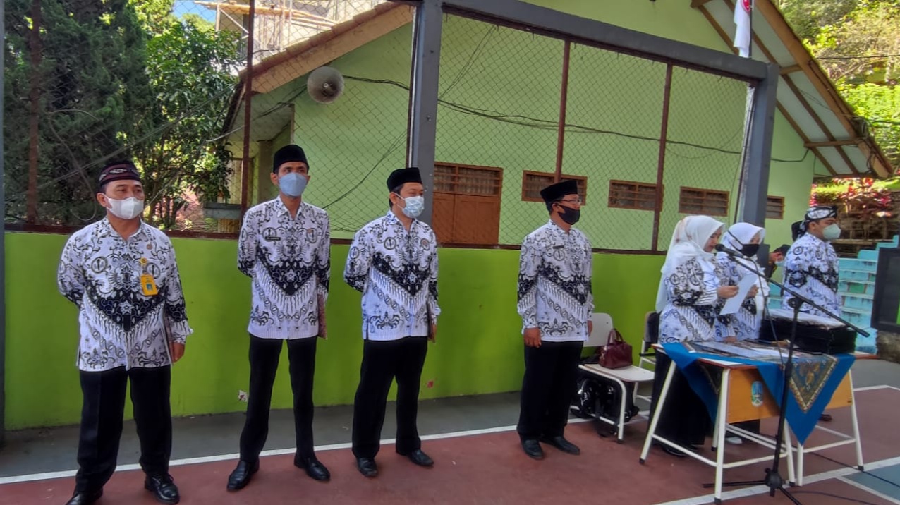 Peringatan HUT PGRI ke 76 di SMANGAT – SMA Negeri 1 Ngantang